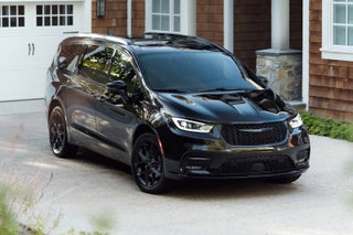 The New 2025 Chrysler Pacifica | Valor Automotive Group | Junction City, KS